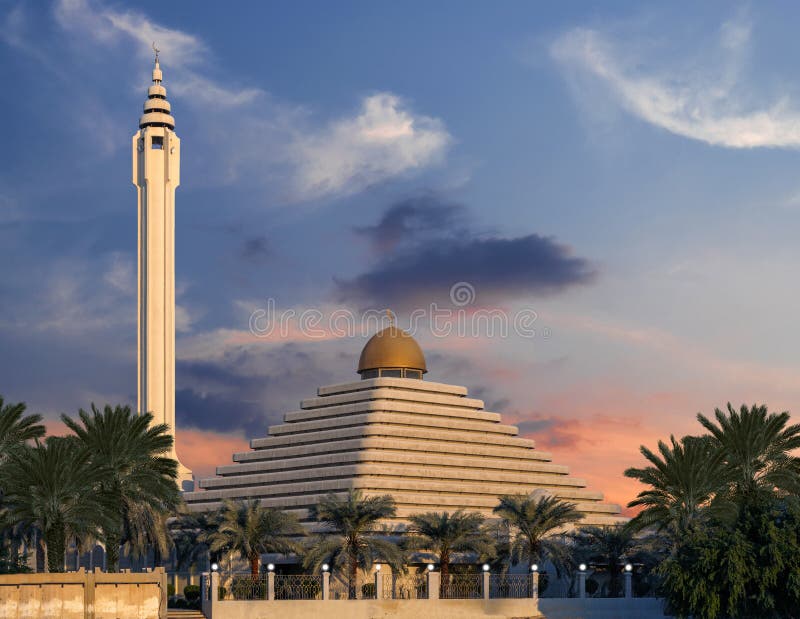 Kuwait Moskee stock foto. Image of mensen, tijdens, zonsondergang ...