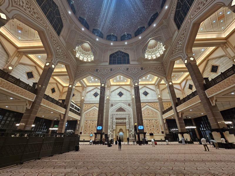 Masjid Putrajaya Main Prayer Hall Editorial Stock Image - Image of hall ...