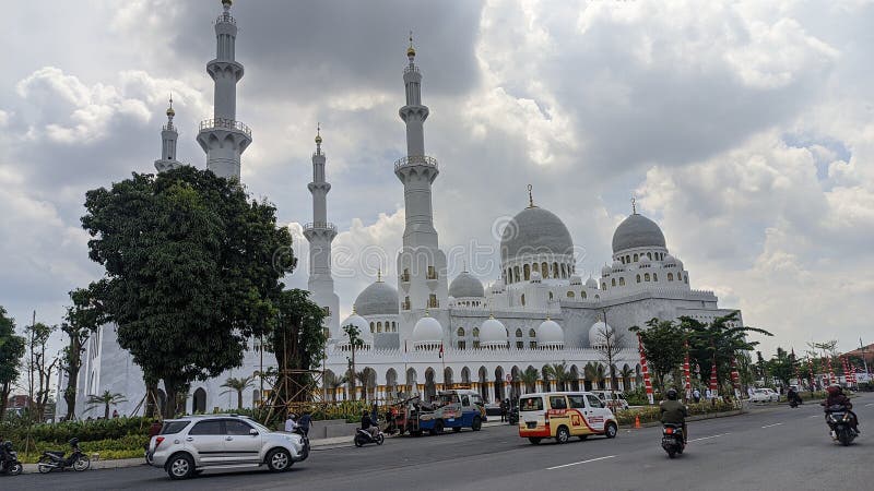 Masjid Raya Sheikh Zayed Surakarta Editorial Photography - Image of ...