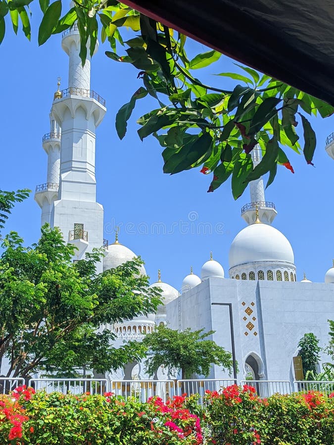 Masjid Raya Solo Sheikh Zayed. White Mosque with Flower Garden in Front ...