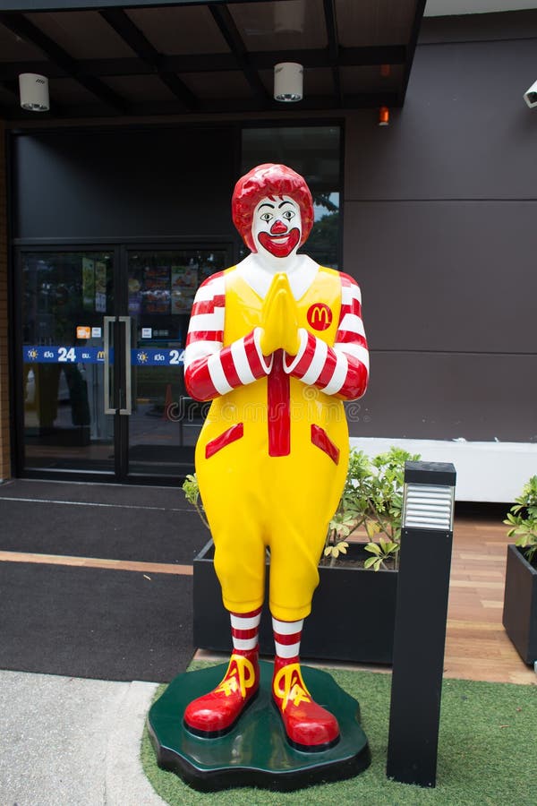 Maskot Av En McDonald's Restaurang Redaktionell Foto - Bild av ärm ...