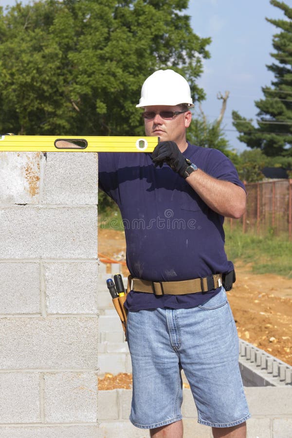 Mason With Concrete Block Picture. Image: 20448452