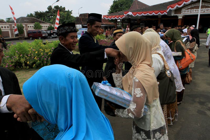 Mass wedding editorial image. Image of people, couples - 47339715