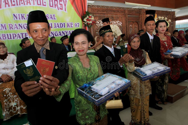 Mass wedding editorial photo. Image of people, dozens - 47339811