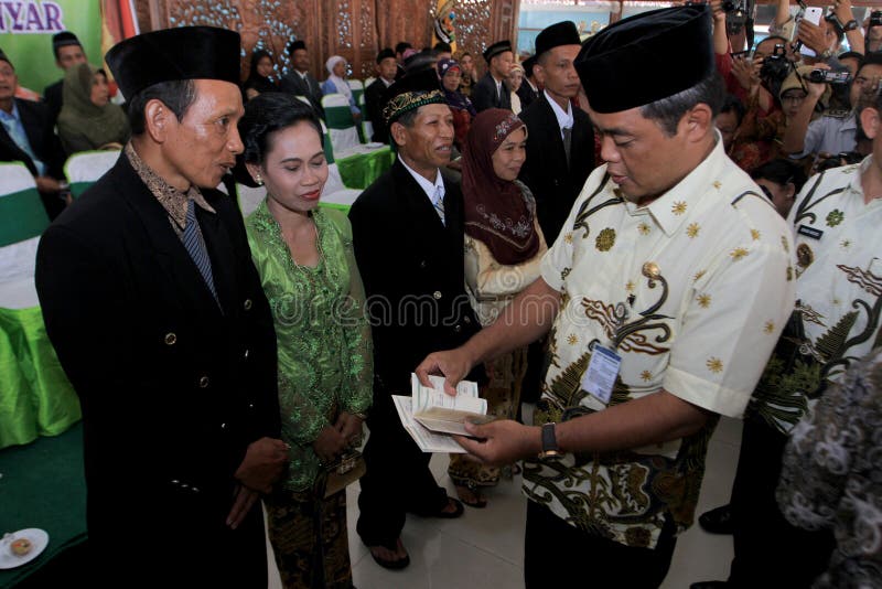 Mass wedding editorial stock image. Image of people, mass - 47339839