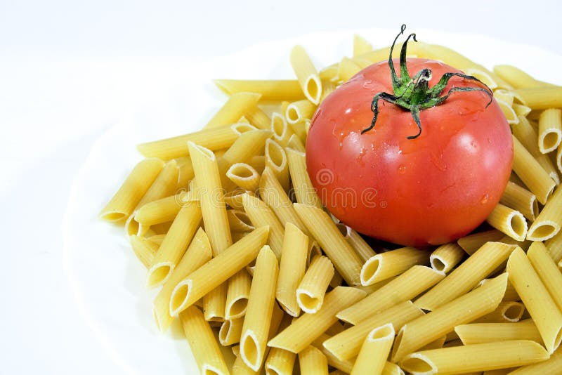 Massa e tomate foto de stock. Imagem de italiano, massa - 7330948