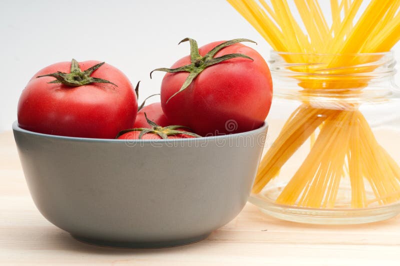 Massa Fresca Do Tomate E Do Espaguete Imagem de Stock - Imagem de ...