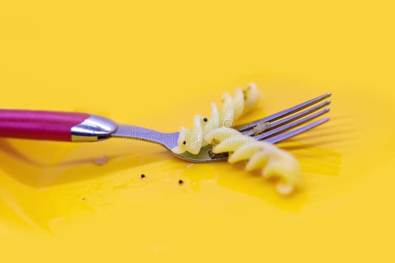 Massa Italiana Com Garfo Em Fundo Amarelo Imagem de Stock - Imagem de ...