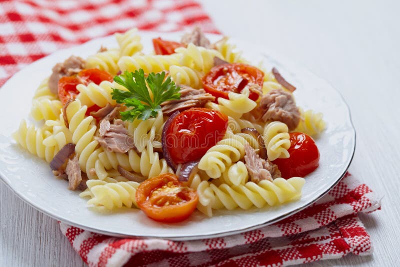 Massa Saudável Do Atum E Do Tomate Imagem de Stock - Imagem de massa ...
