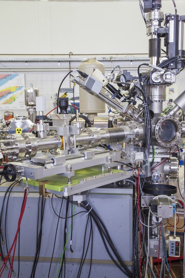 Massaspectrometer in Kernlaboratorium Stock Foto - Image of deel, atoom ...