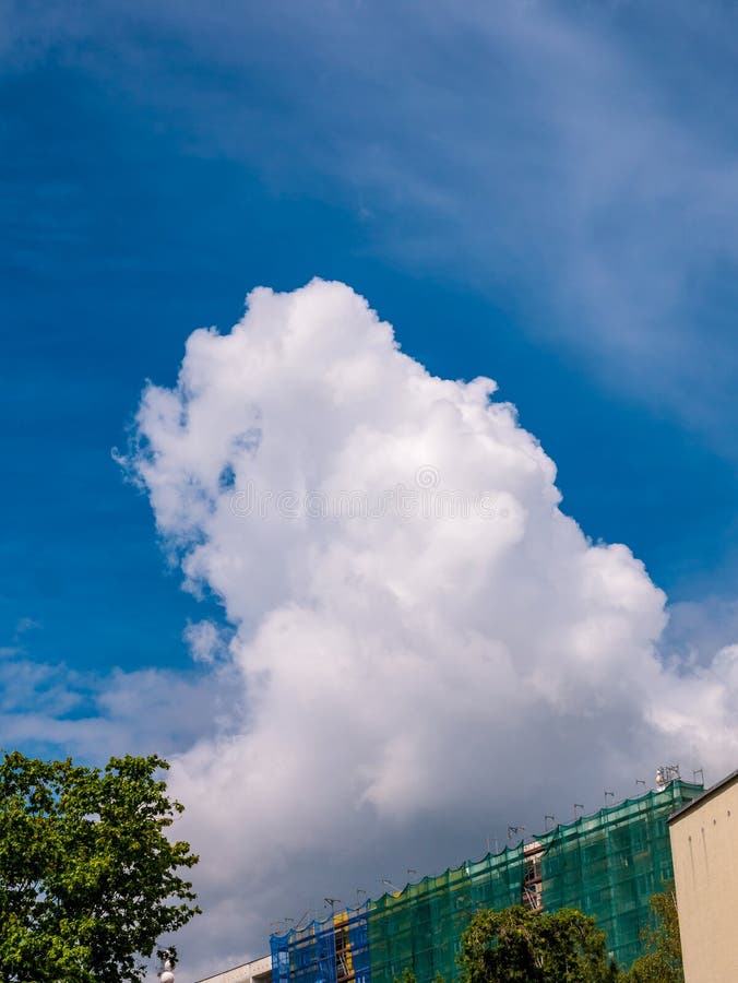 Massive Cloud - Towering Cumulus - Forming Over Building Under ...