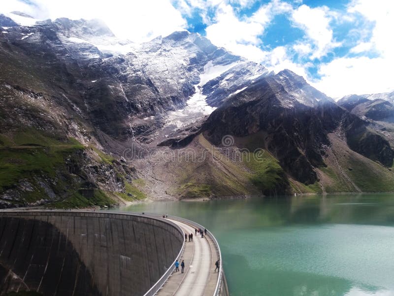 The Massive Mountains and Alpine Lakes Stock Photo - Image of giant ...