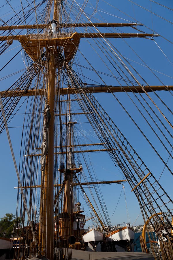 Mast sailing ship stock image. Image of frigate, color - 21031507