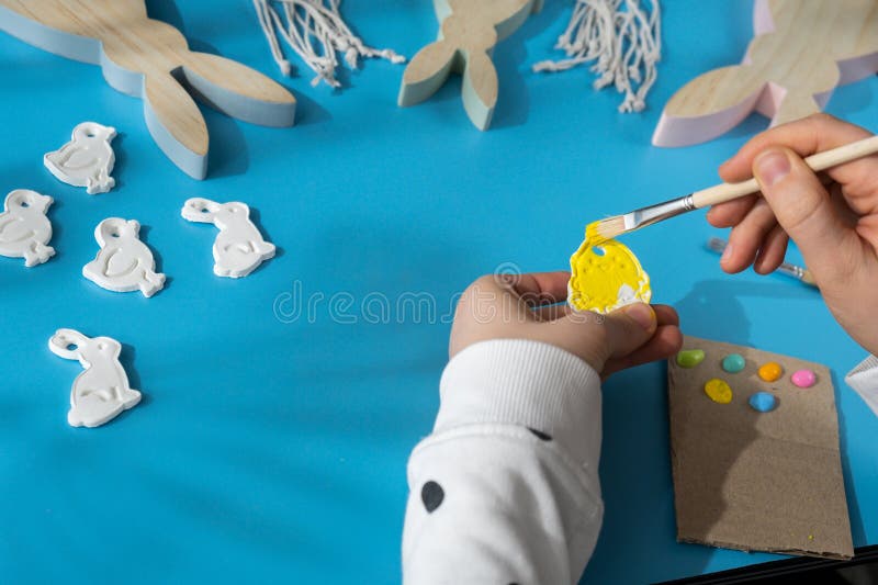 Master Class of Coloring Creator is Using White Air Dry Clay for Making ...