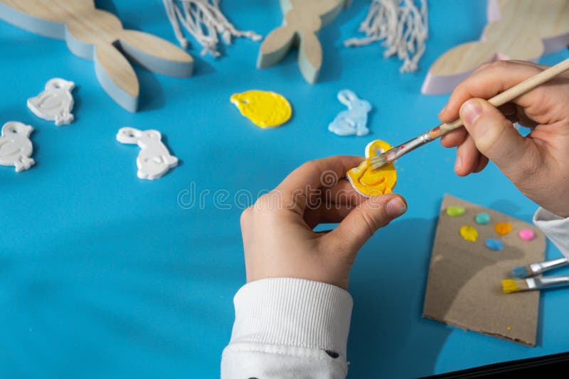 Master Class of Coloring Creator is Using White Air Dry Clay for Making ...