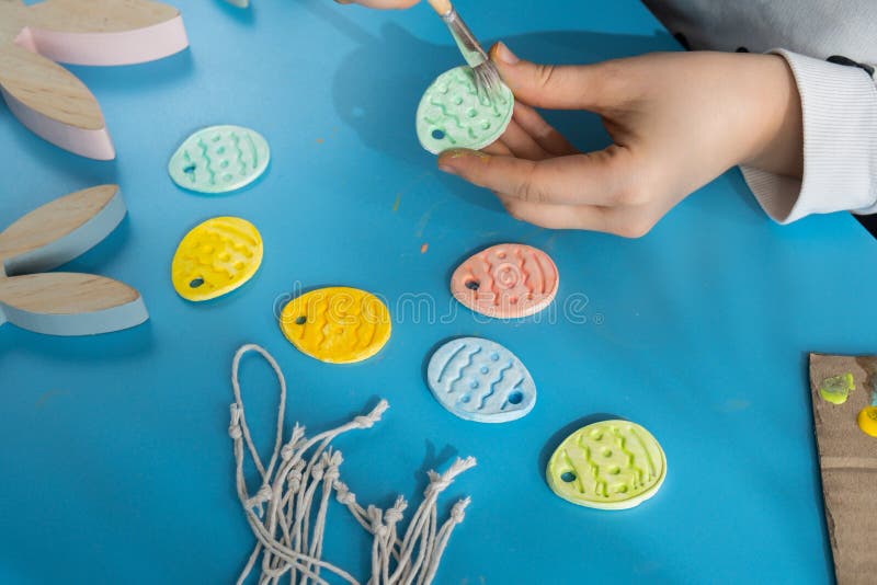 Master Class of Coloring Creator is Using White Air Dry Clay for Making ...