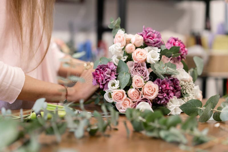 Master Class on Making Bouquets. Spring Bouquet. Learning Flower ...