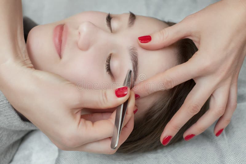 Master Makeup Corrects, and Gives Shape To Pull Out with Forceps ...
