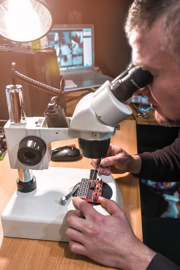 The Master Repairs the Microplate Under a Microscope Stock Image ...