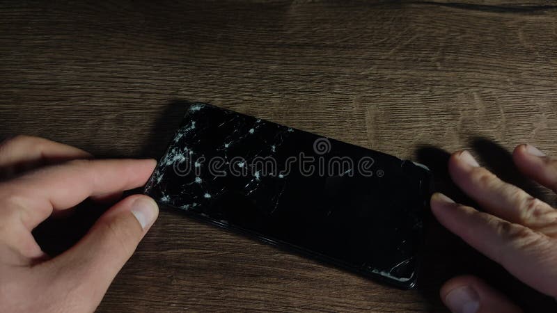 The Master in the Service Center Changes the Broken Glass of the Screen ...