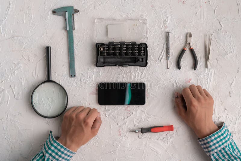 Master with Tools Repair the Broken Smartphone in the Workshops Stock ...