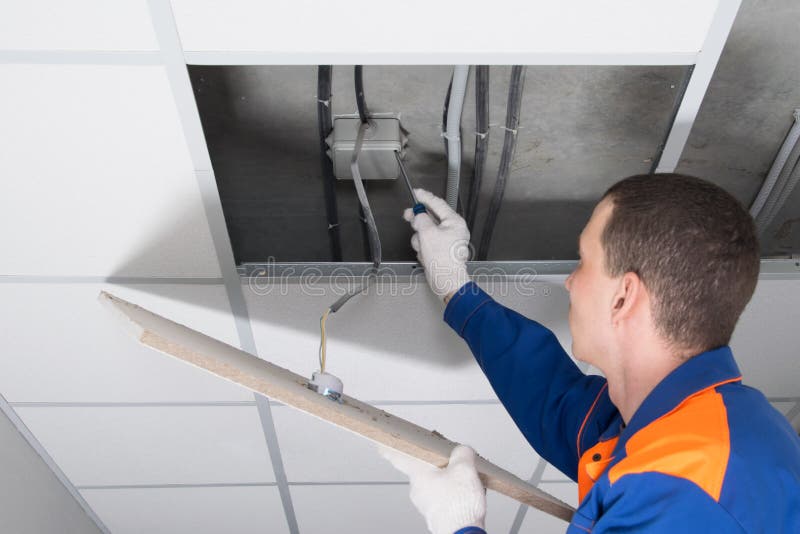 The Master Unwinds the Electrical Junction Box, To Repair the Hidden ...