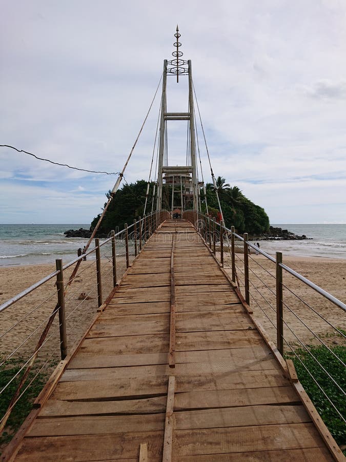 Matara Paravi Duwa Beach and Bridge Imagen de archivo - Imagen de costa ...