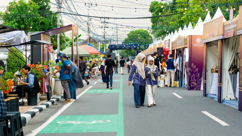 Mataraman Bazaar in Kediri. Food Stalls on the Side of the Highway ...