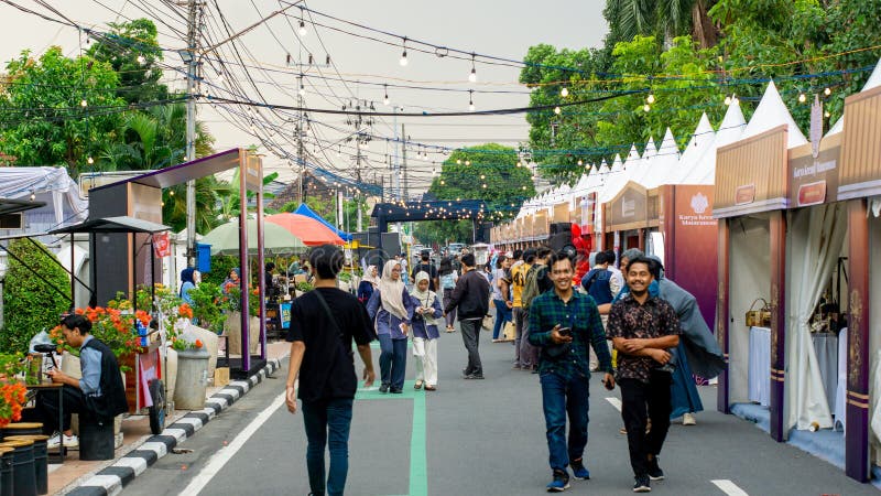 Mataraman Bazaar in Kediri. Food Stalls on the Side of the Highway ...