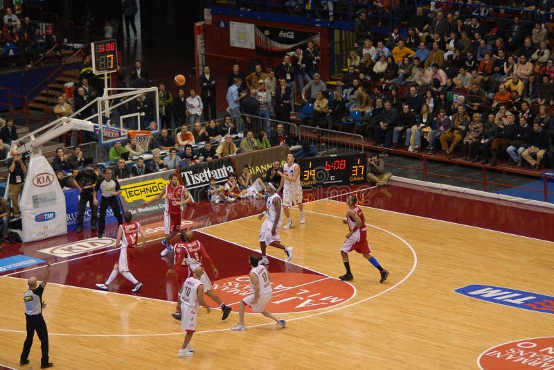 Match de basket photo stock éditorial. Image du adversaire - 4790083