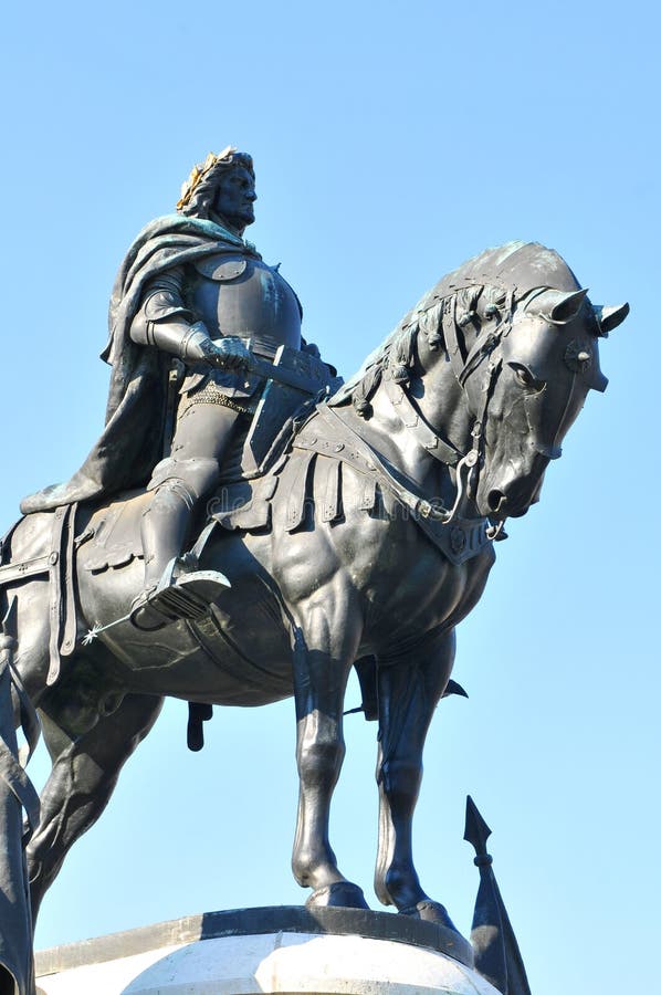 Matei Corvin ( Matthias Crovinus Rex ) Statue Monument in Unirii ...