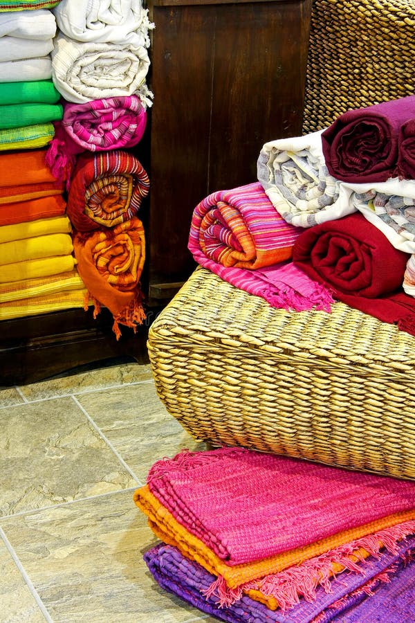 Materia Textil Colorida - Bufandas Del Paño Imagen de archivo - Imagen ...