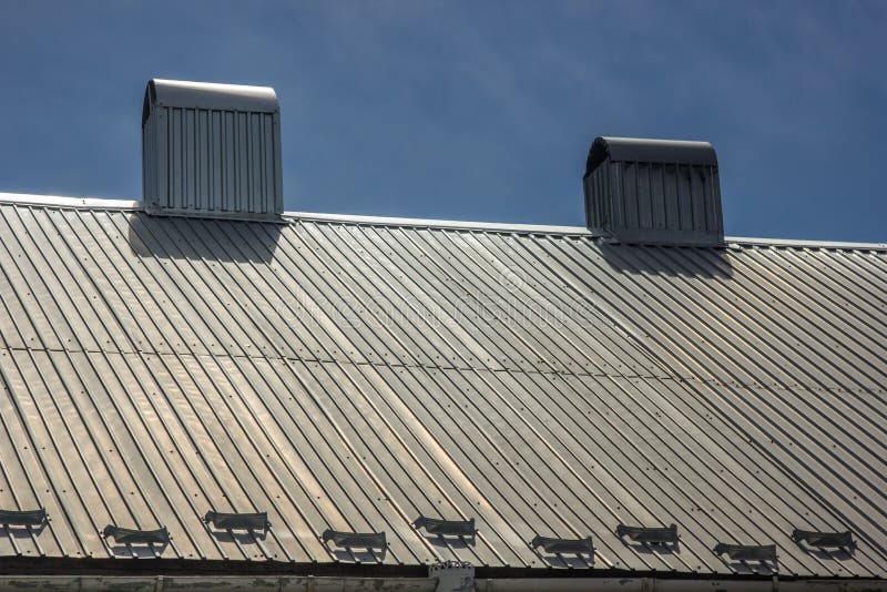Materiales De Techado Para El Techo De La Casa Foto de archivo - Imagen ...