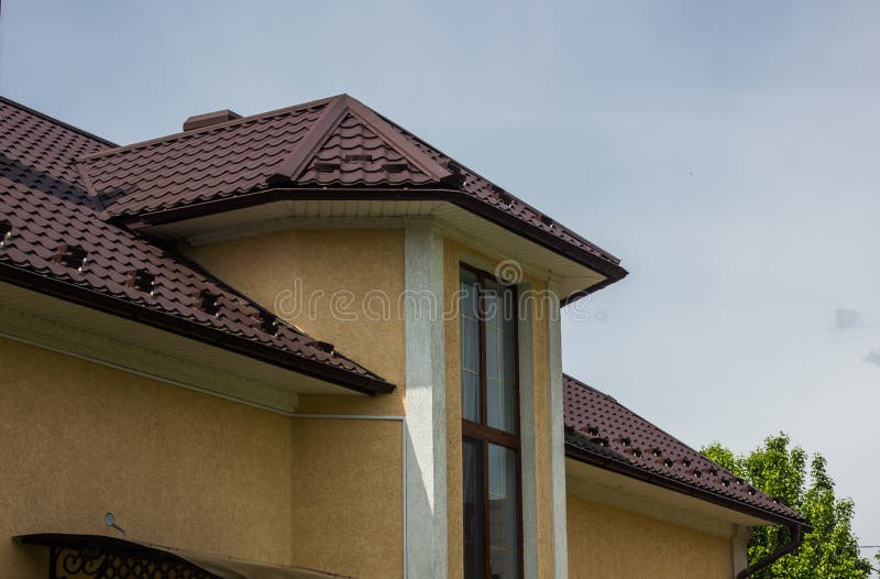 Materiales De Techado Para El Techo De La Casa Imagen de archivo ...