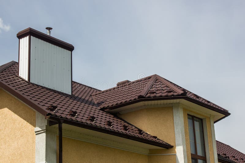 Materiales De Techado Para El Techo De La Casa Foto de archivo - Imagen ...