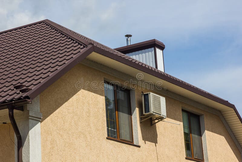 Materiales De Techado Para El Techo De La Casa Foto de archivo - Imagen ...