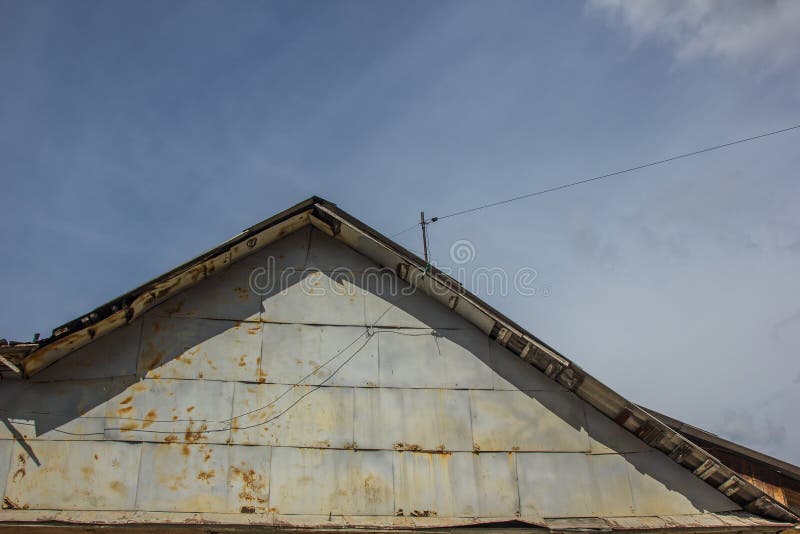 Materiales De Techado Para El Techo De La Casa Foto de archivo - Imagen ...