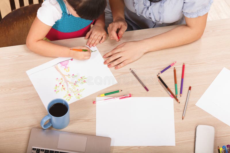 Matka i córki rysunek zdjęcie stock. Obraz złożonej z śliczny - 74412376