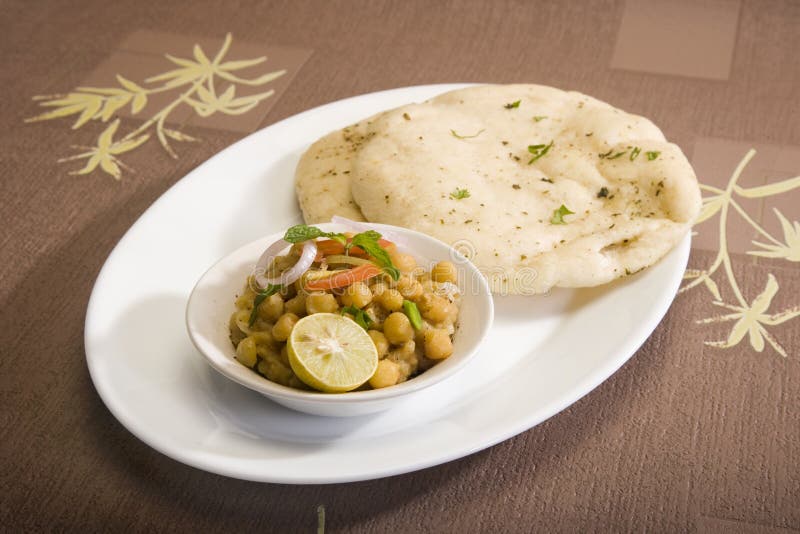 Matra Chaat avec Kulcha image stock. Image du channa - 36881293