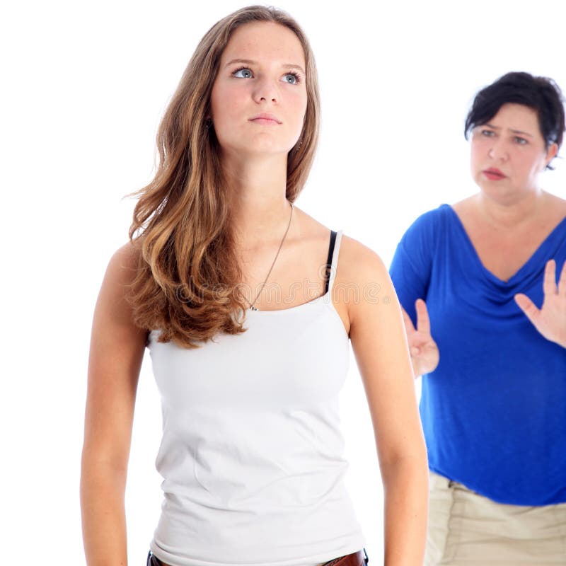 Mãe Discutindo Com A Gargalhada Adolescente Sobre A Atividade Online