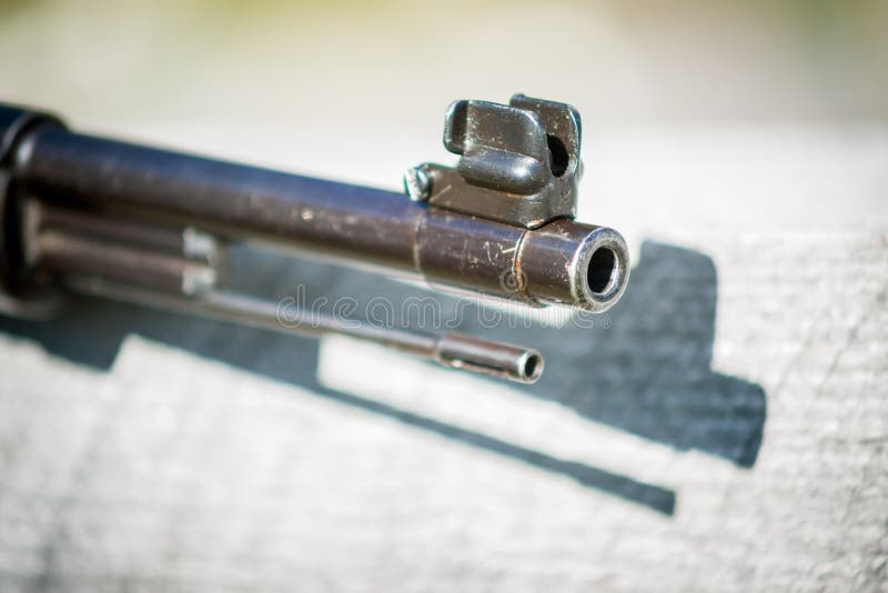 Mausergeweer in De Handen Van Een Duitse Militair Wereldoorlog II Stock ...