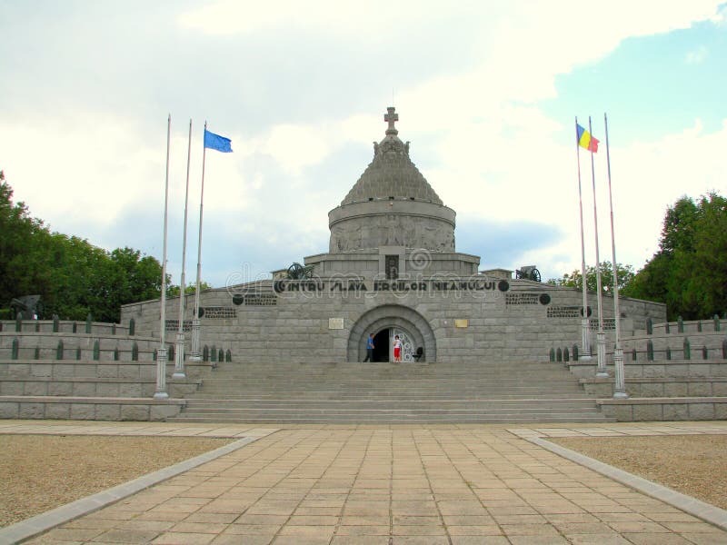 Mausoleo De Marasesti - Turistas Foto editorial - Imagen de turismo ...