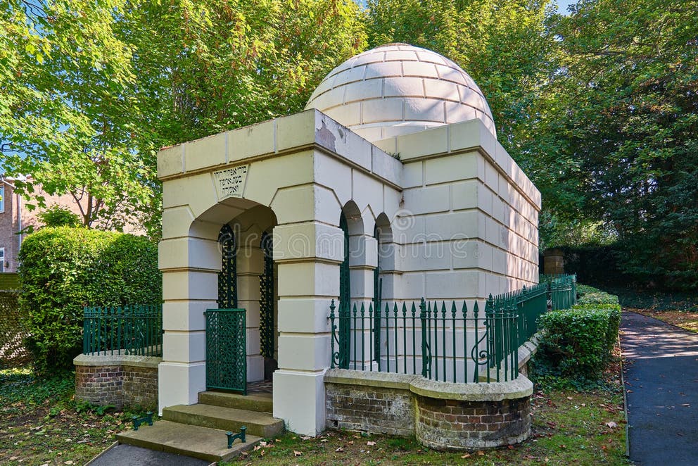Mausoleum of Moses Montefiore at the Montefiore Synagogue in Ramsgate ...