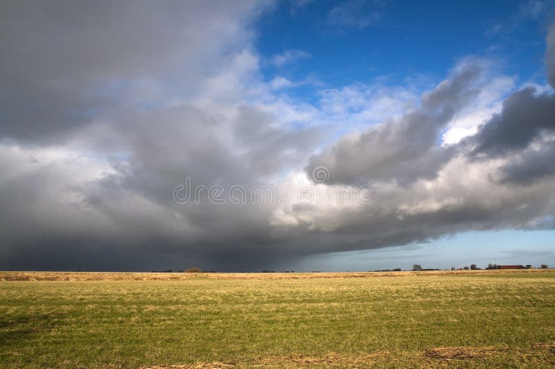 Mauvais temps approchant image stock. Image du douche - 34137143