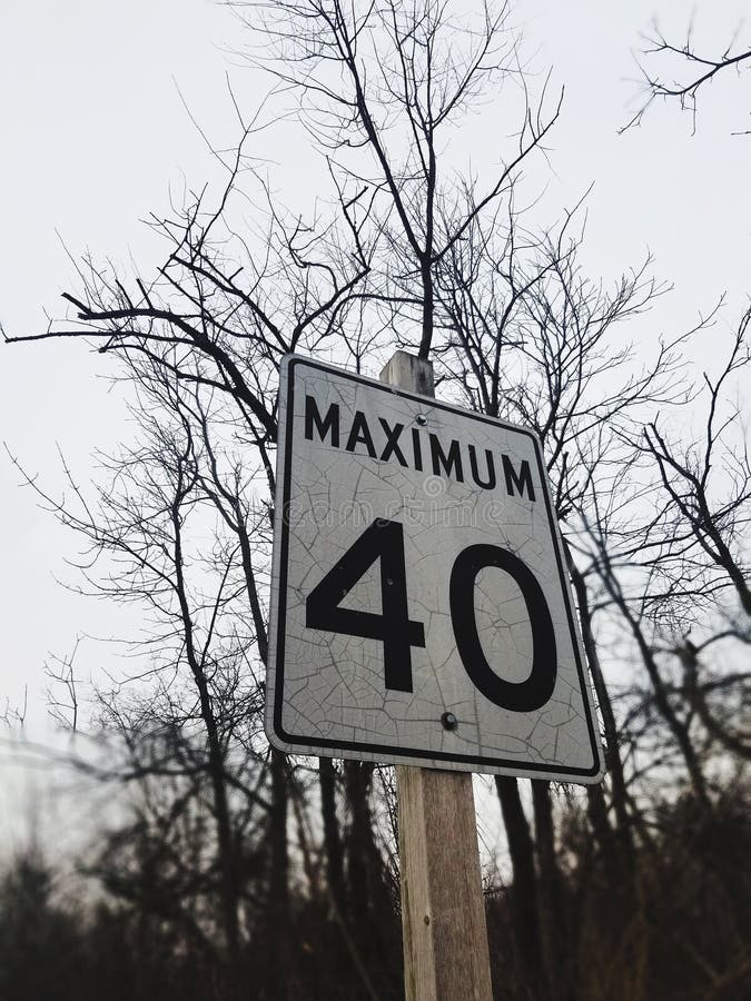 Maximum 40Km/h sign stock image. Image of cracked, trees - 171157693