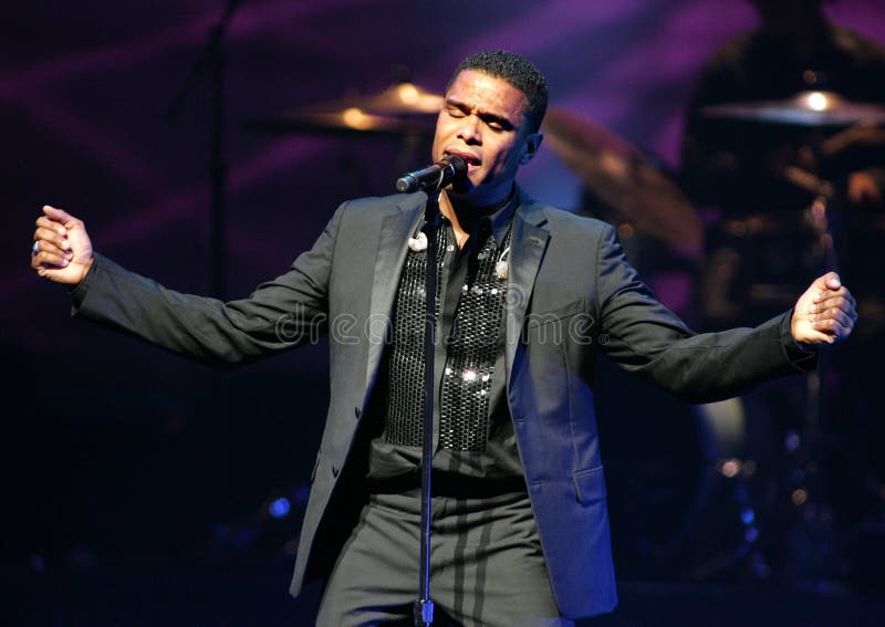 Maxwell Performs En Concierto Foto de archivo editorial - Imagen de ...