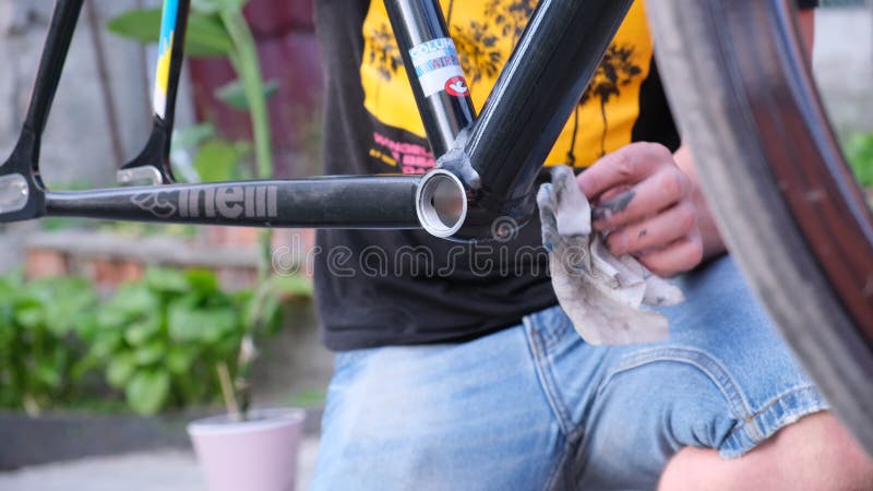 Assembly Master Led at Work. Replacing the System on a Track Bike ...