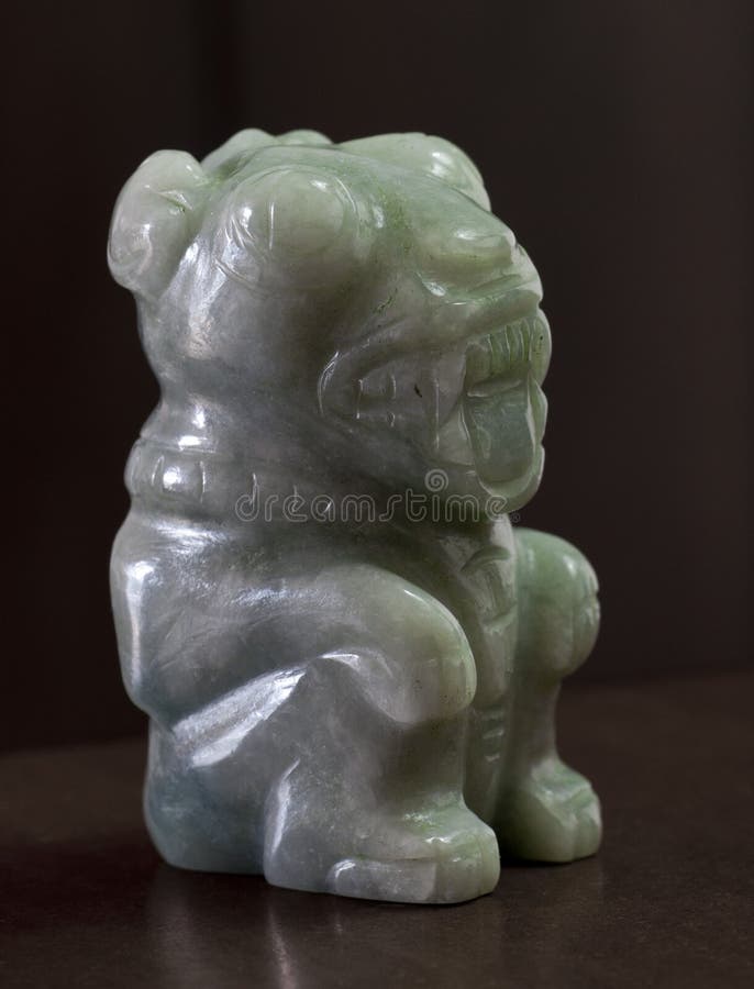 Maya-Jade Carving Sitting Jaguar Stockbild - Bild von schnitzen ...