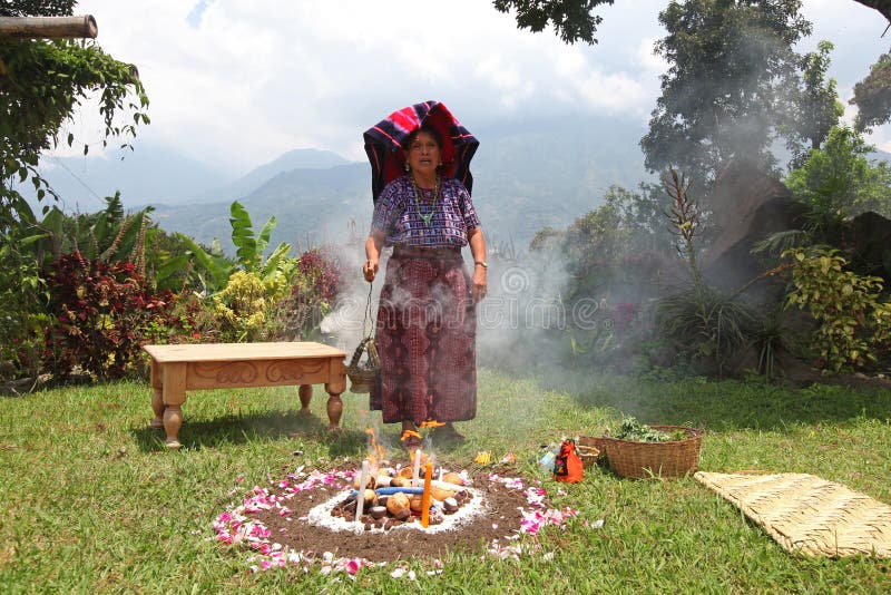 Maya Priest Performing Ritual Editorial Image - Image of offer, cite ...