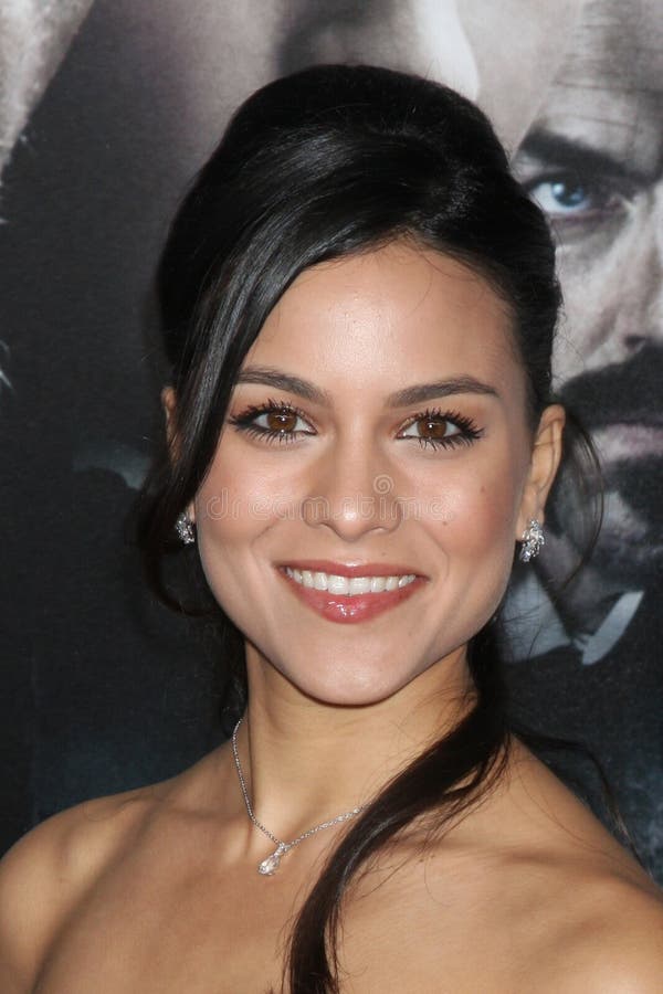 Maya Stojan, Maya Stojan arrivng at the premiere of The Wolfman ...